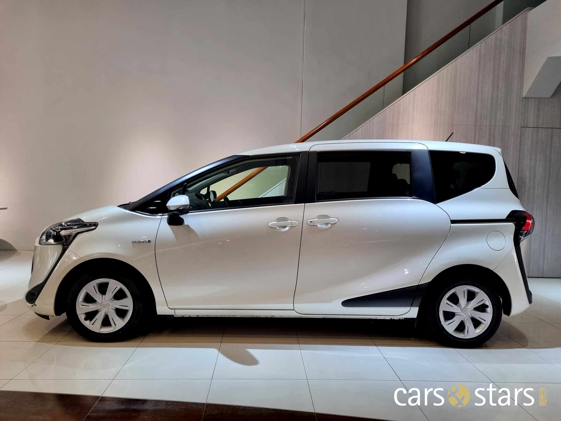 Used Toyota Sienta Hybrid 1.5A X For Sale